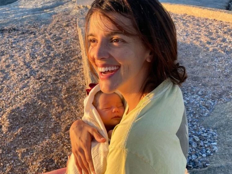 Calu Rivero compartió tiernas fotos junto a Tao en la playa - Revista ...