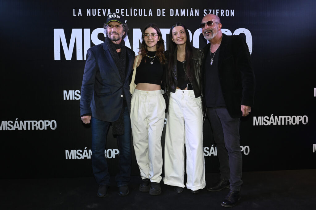 El legado de Los Simuladores: ellos son Mora, Juan, Anita y Pedro, los ...