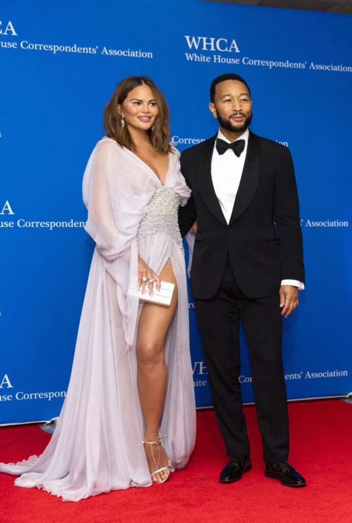 Vidriera: de Julia Fox a Winnie Harlow, los looks de gala en la cena anua de WHCA - Revista Para Ti