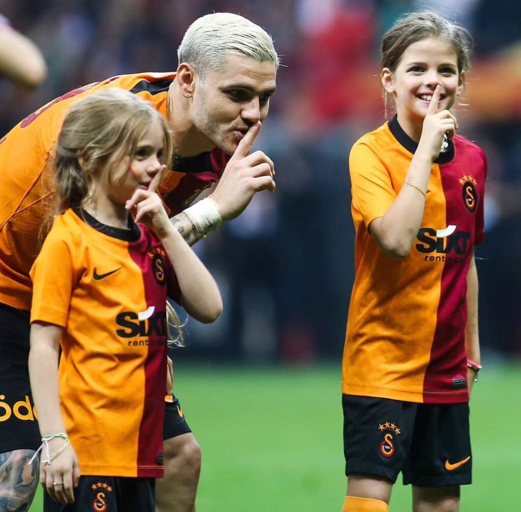 Francesca e Isabella Icardi acompañaron a la cancha a Mauro Icardi y lo ...