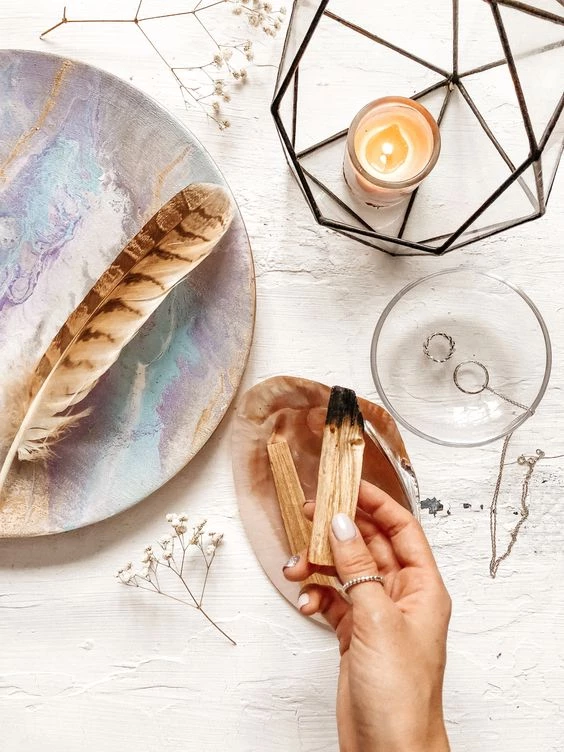 Feng Shui: 3 formas de usar el palo santo para atraer la abundancia a tu casa - Revista Para Ti