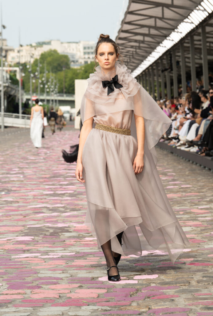 Chanel llevó a la pasarela la colección más chic de la Semana de Alta ...