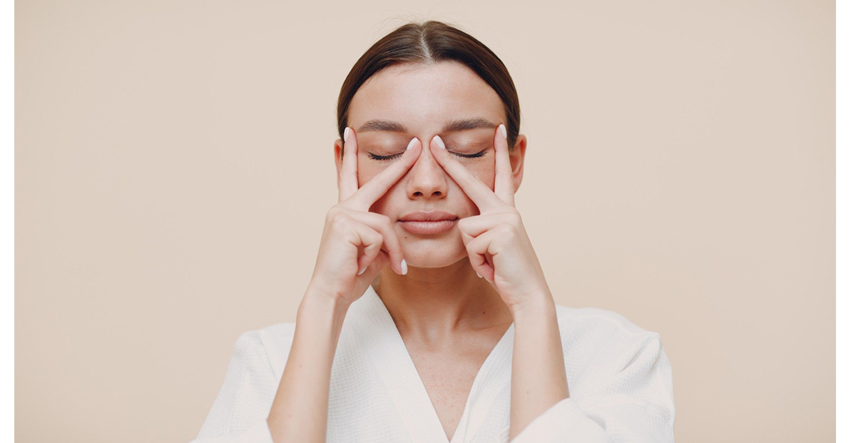 Yoga Facial: cómo liberar tensiones en la zona de los ojos - Revista ...