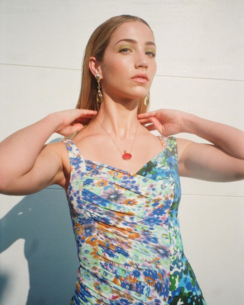 Quién es Emily Rudd, la actriz protagonista de One Piece, la serie del ...