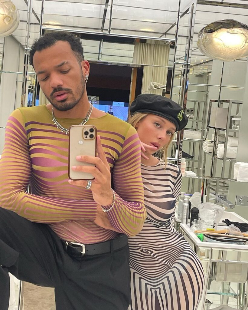 El look vintage con el que Ester Espósito impactó en París - Revista ...