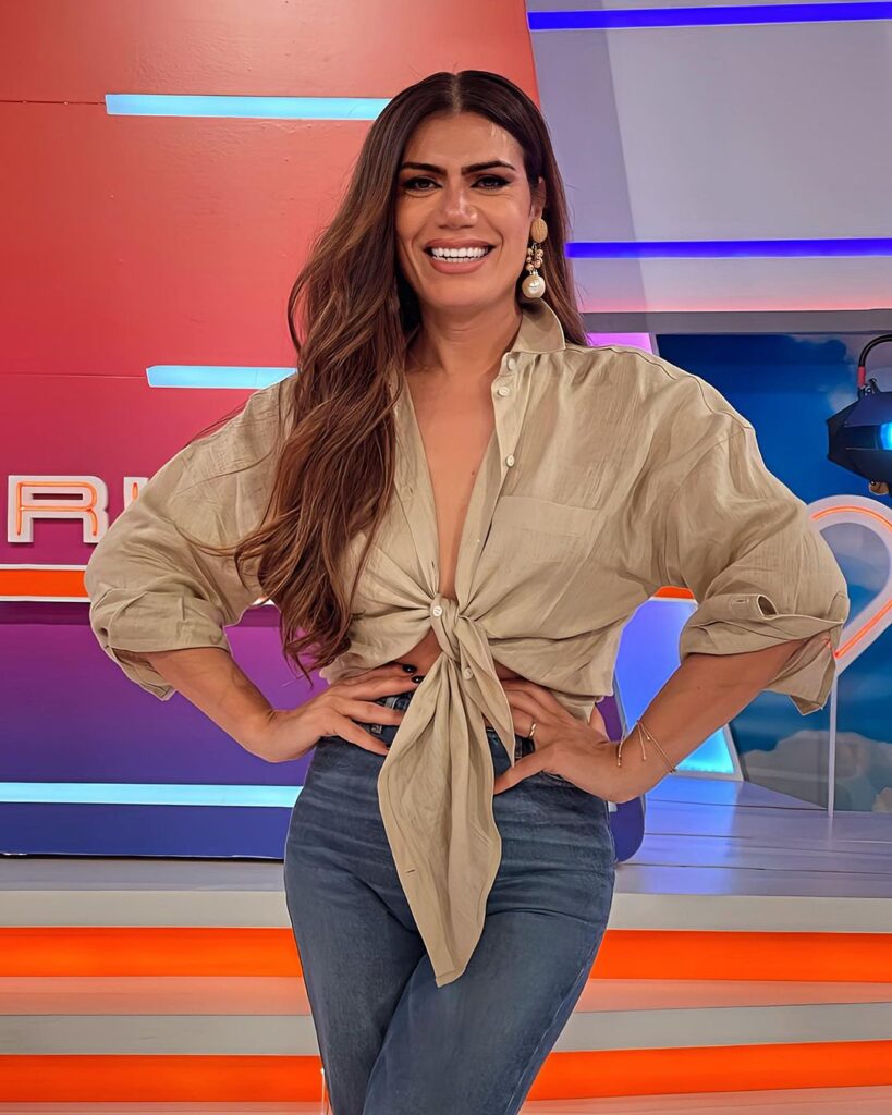 Flor de la V nos enseña a armar un look fashionista con un jean y una ...