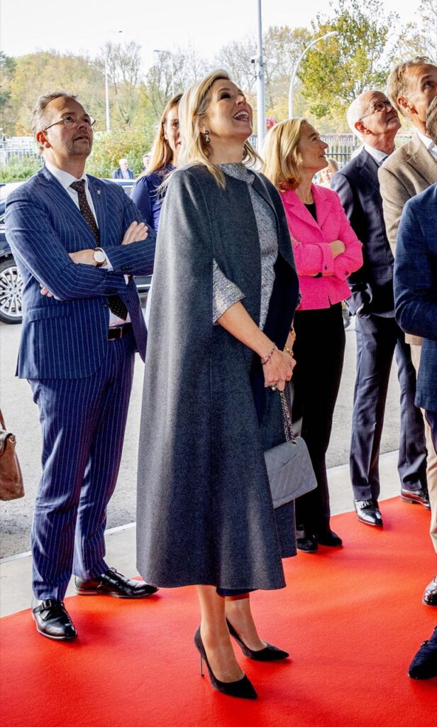 Máxima dejó el color de lado y apostó por uno de los tonos más clásicos ...