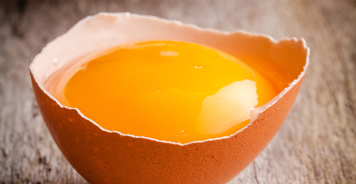 El truco fácil para limpiar la piel con yema de huevo - Revista Para Ti