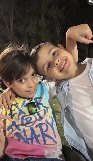 La conmovedora amistad de Feli y Santi: son inseparables, tienen 9 años, aman el folclore y ...