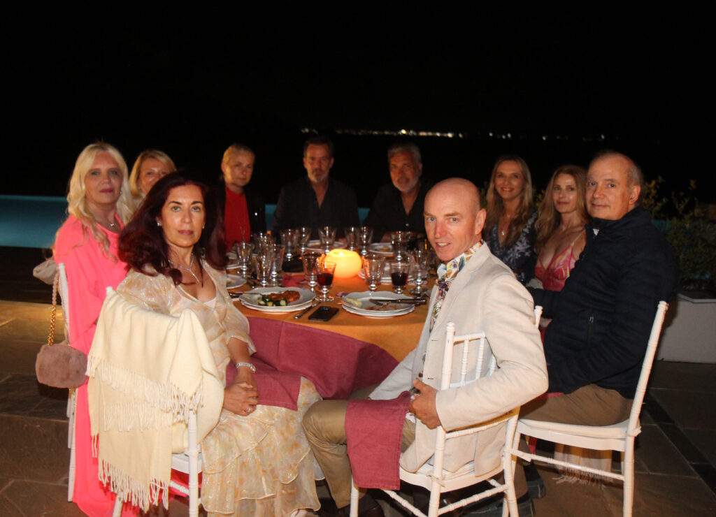 32 fotos: así fue la cena chic de los Amigos del Moderno en la chacra ...