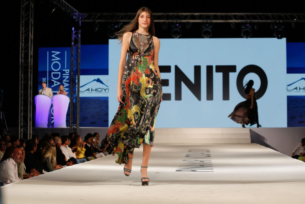 Sofía Zámolo y Julieta Prandi desfilaron en Pinamar Moda Look 2024 ...