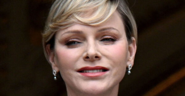 Charlène volvió y marcó tendencia con una prenda muy funcional ...