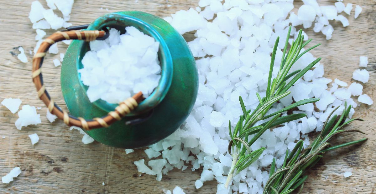Ritual con sal y romero para cambiar la vibra de tu casa o negocio ...
