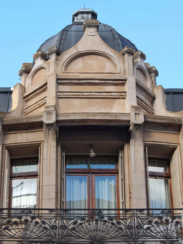 Historias de Cemento: edificio Cameru, la misteriosa construcción de Recoleta coronada por tres ...