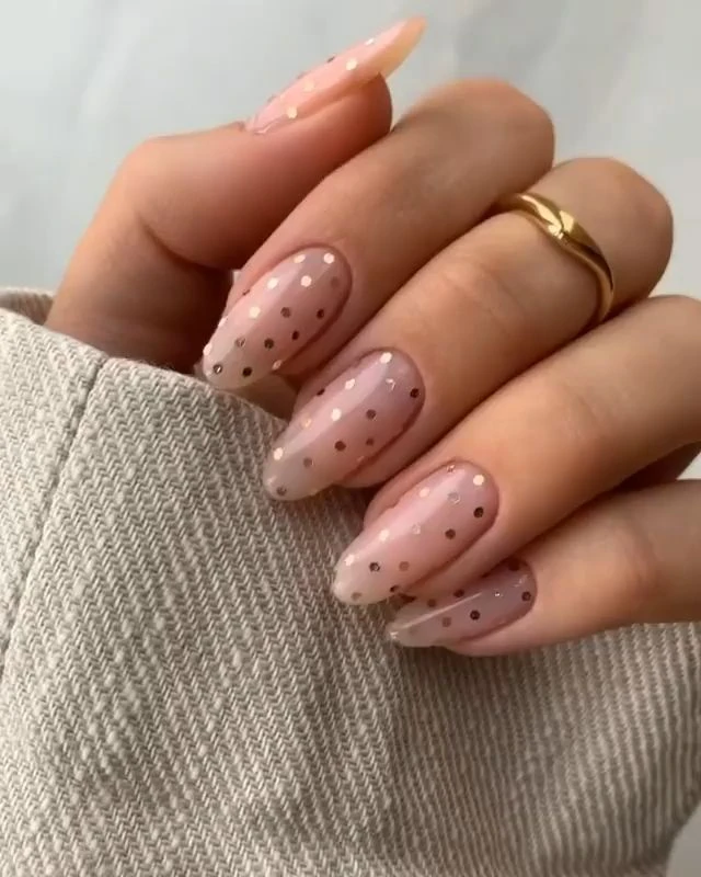 Cómo llevar las dots nails, la manicura que marca tendencia en la Gen-Z ...