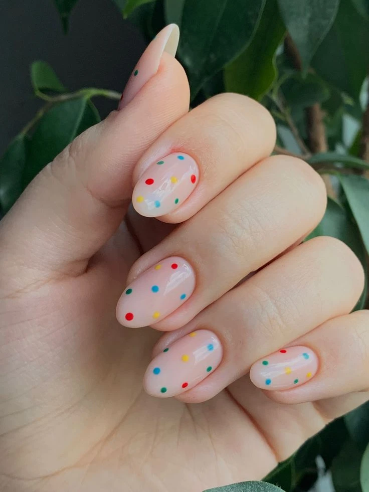 Cómo llevar las dots nails, la manicura que marca tendencia en la Gen-Z ...