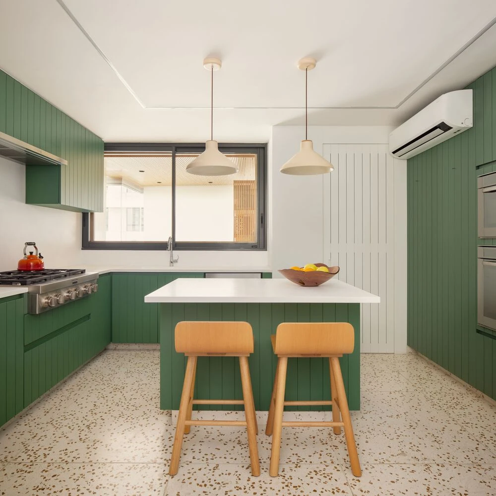 Un departamento cómodo y acogedor repleto de texturas