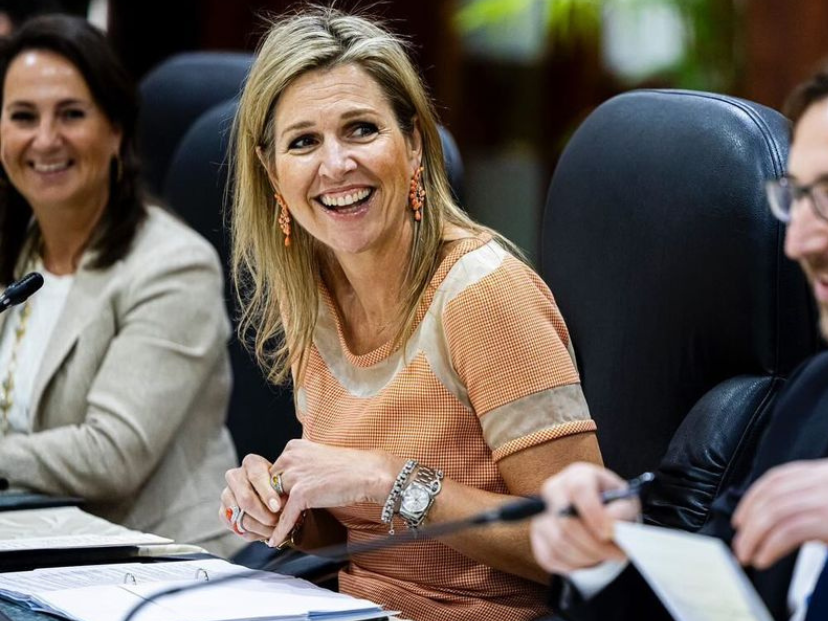 Máxima apostó por un vestido vintage, con el pantone del año