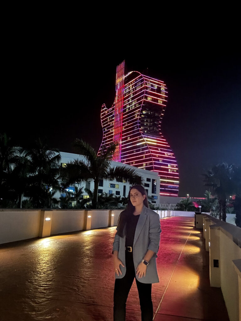 Lara Fischer, la argentina que trabaja en el Hard Rock de Miami