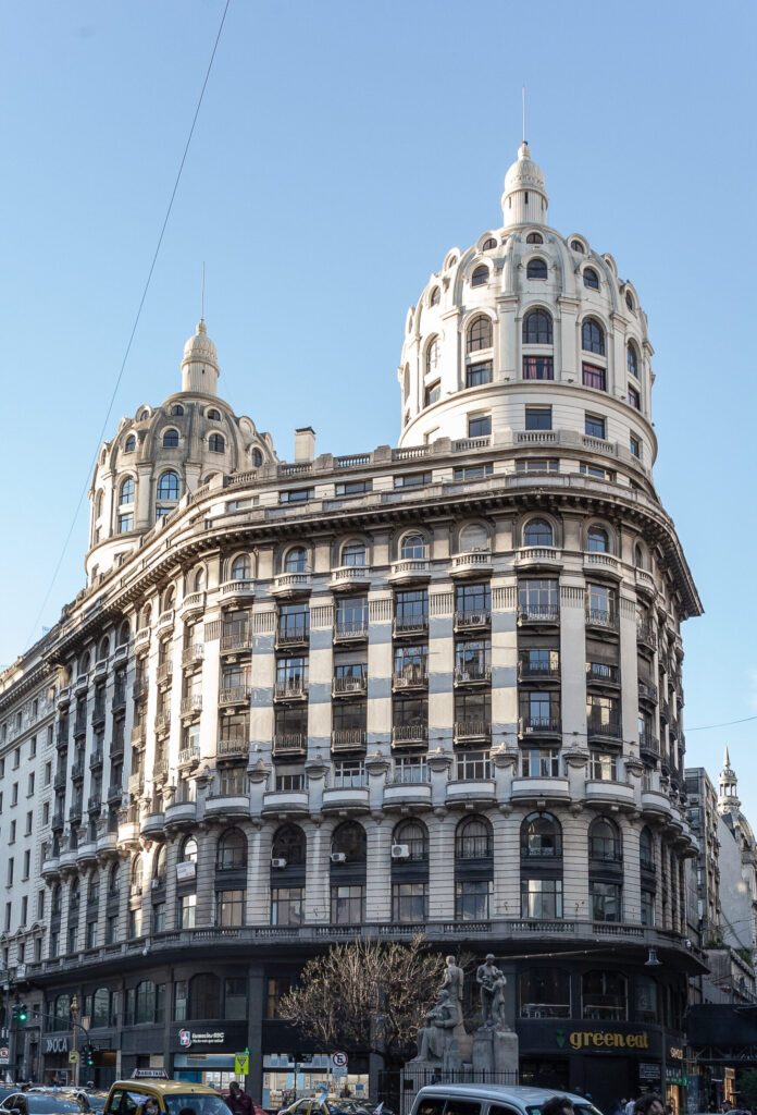 Massimiliano Bencich, el icónico edificio con cúpulas gemelas