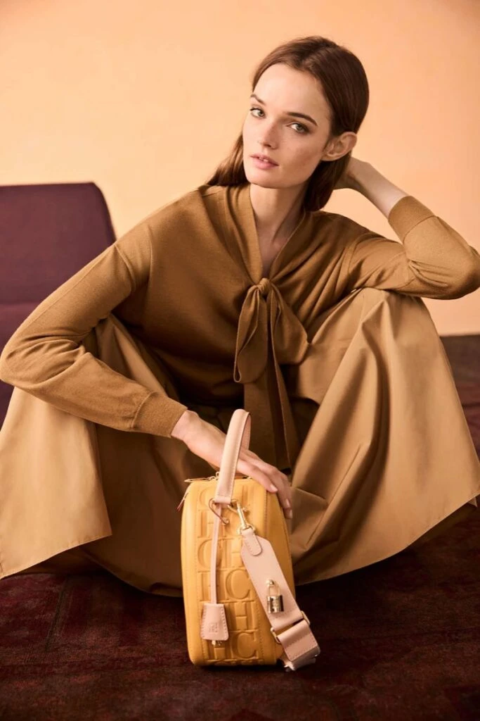 CH Carolina Herrera propone siluetas que resaltan la energía femenina