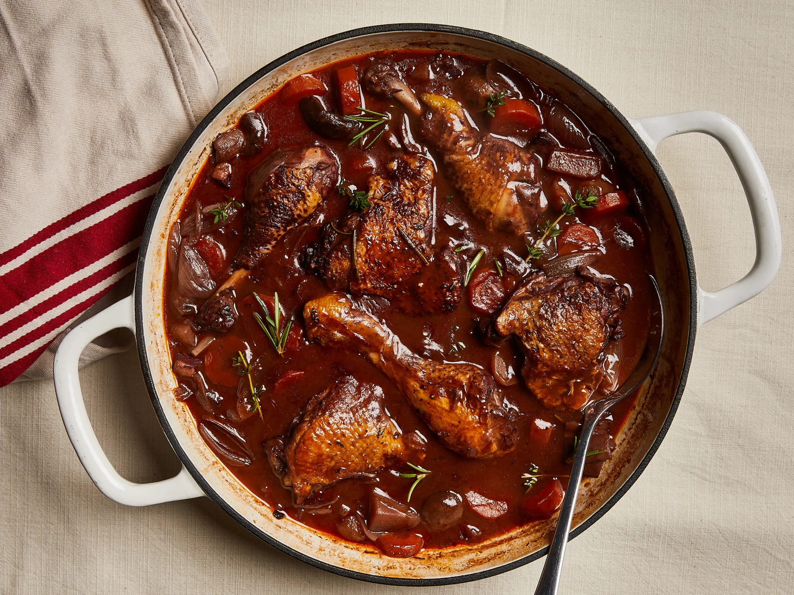 Coq Au Vin: la receta francesa más rica para pasar el invierno