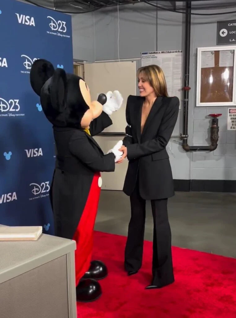 Miley Cyrus se convirtió en la artista más joven en ser nombrada ...