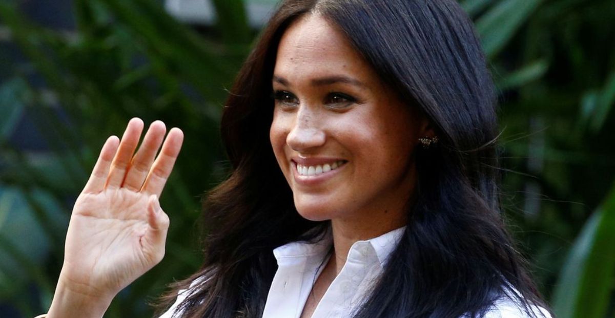 Meghan Markle impacta con un increíble look estampado