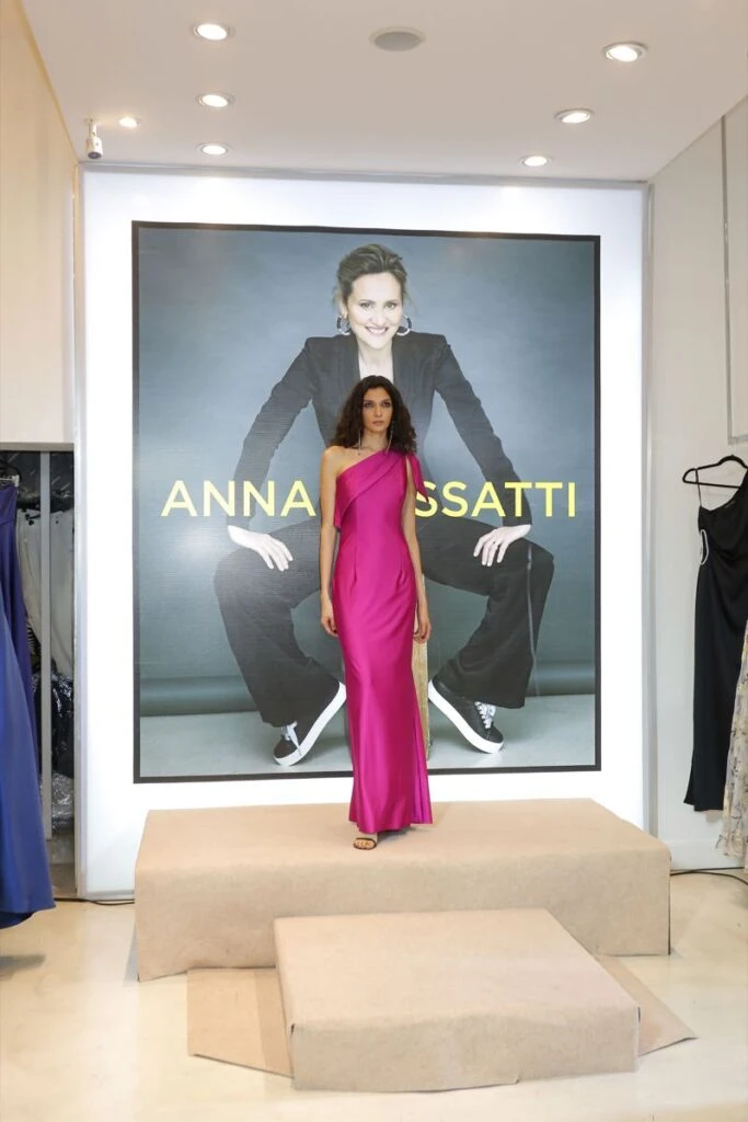 Plata, oro y transparencias: las claves de la tendencia en looks de la ...