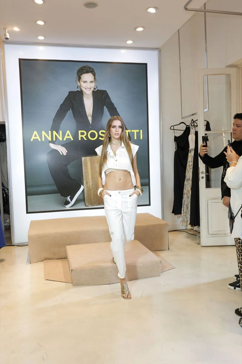 Plata, oro y transparencias: las claves de la tendencia en looks de la ...