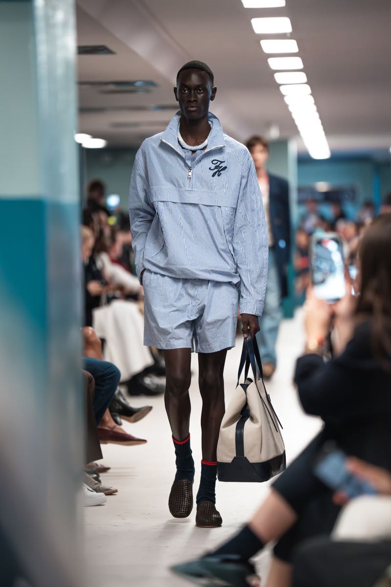 Tommy Hilfiger reinventa el estilo navy para la primavera 2025 en NYFW ...