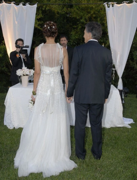 En su aniversario de boda número 14 recordamos los espectaculares looks ...