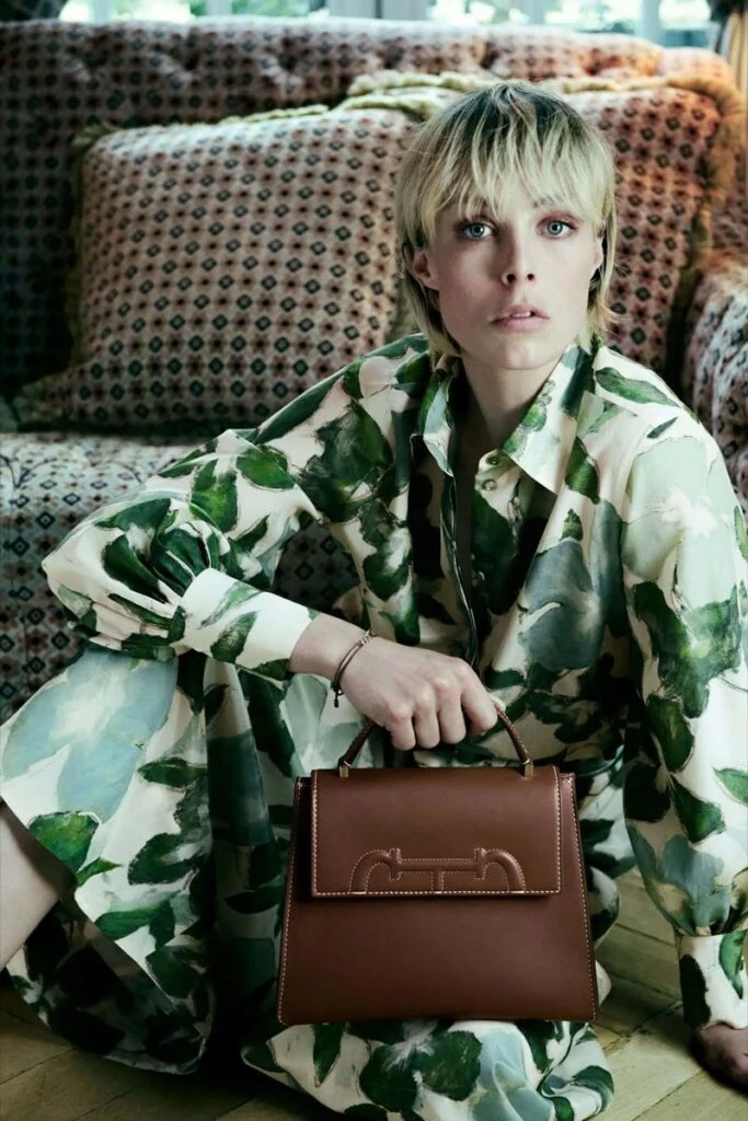 CH Carolina Herrera presenta las carteras tendencia