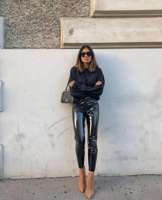 Vuelve el pantalón de vinilo para el invierno 2025 y Pampita nos adelanta cómo llevarlo