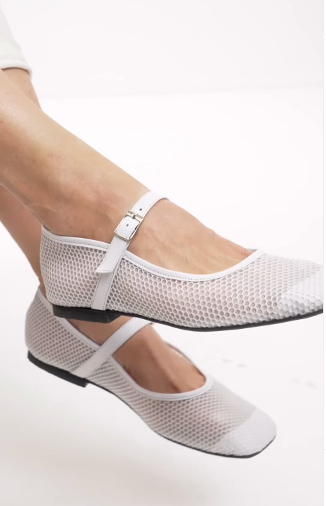 Valeria Mazza marca tendencia con las ballerinas del verano