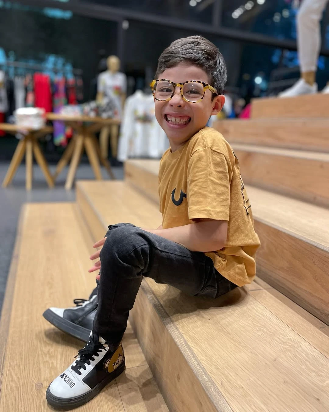 Quién es Julián Tello, el protagonista de "Los dos hemisferios de Lucca"