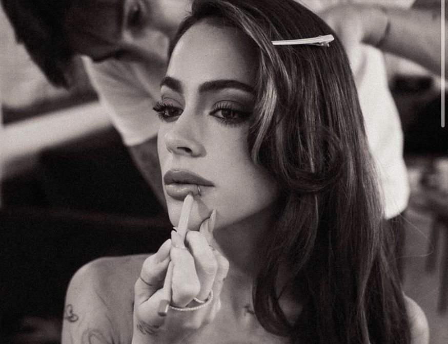 Tini Stoessel deslumbró en París Fashion Week con tres beauty looks de ...