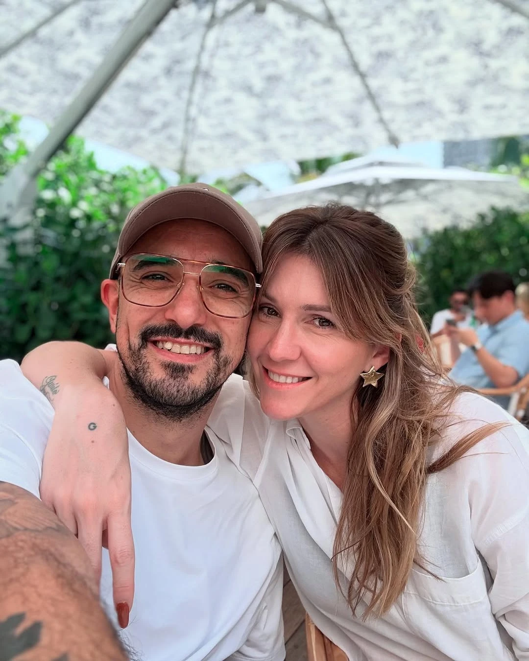 Abel Pintos y Mora Calabrese celebran 12 años de amor