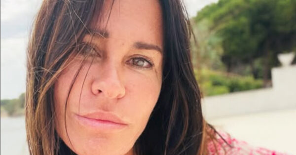 Carolina Baldini brilló en Sevilla con un vestido flamenco rojo