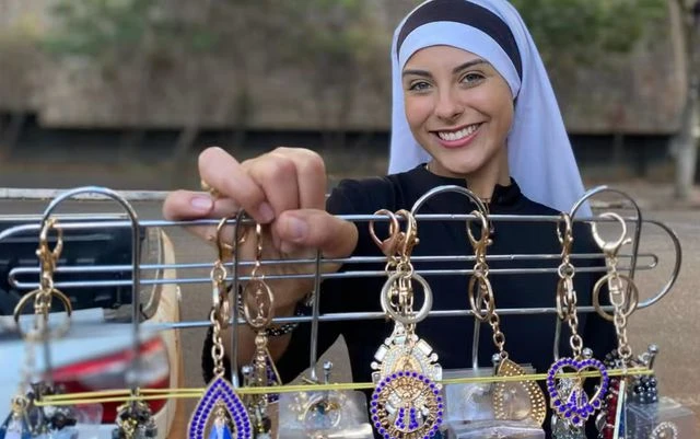 De modelo a monja: quién es Eva, la joven brasilera que se hizo viral ...