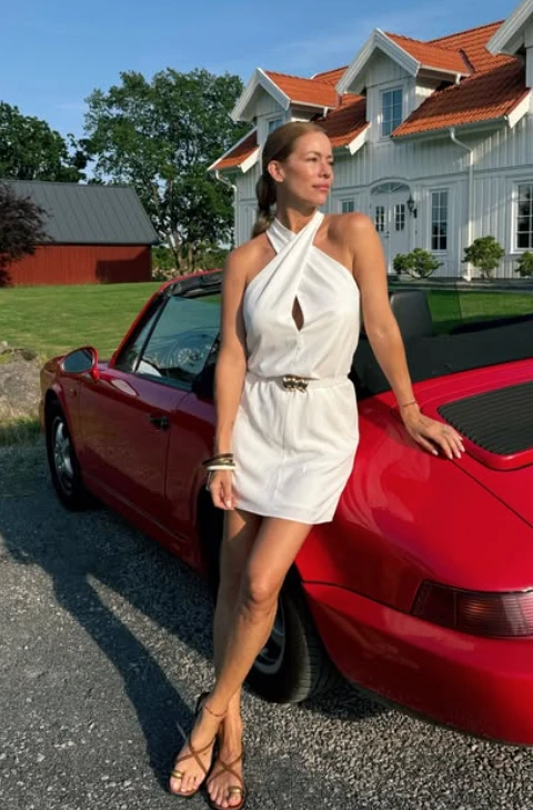 Nicole Neumann llevó dos looks blancos en Suecia