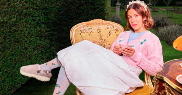 Millie Bobby Brown lleva zapatos cozy para los días más fríos - Revista ...