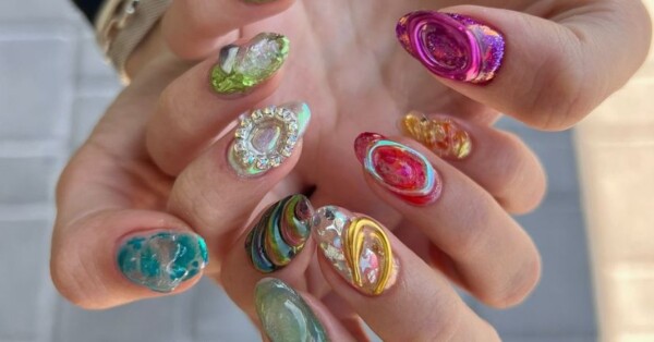 Uñas cardone: el diseño brillante y 3D que es furor entre la Gen-Z