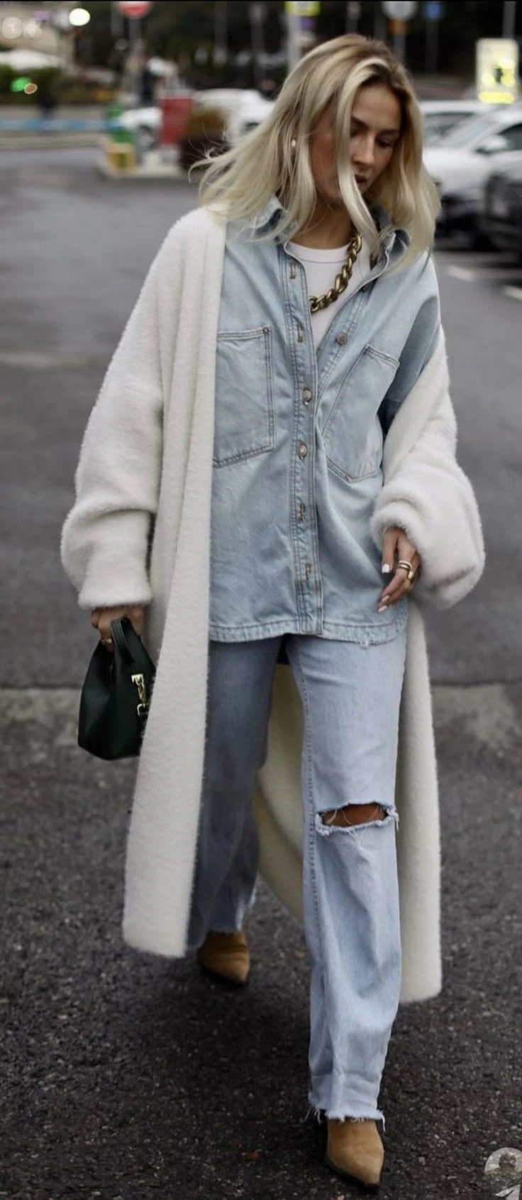 Cómo llevar los colores de la bandera en tus looks de invierno con estilo